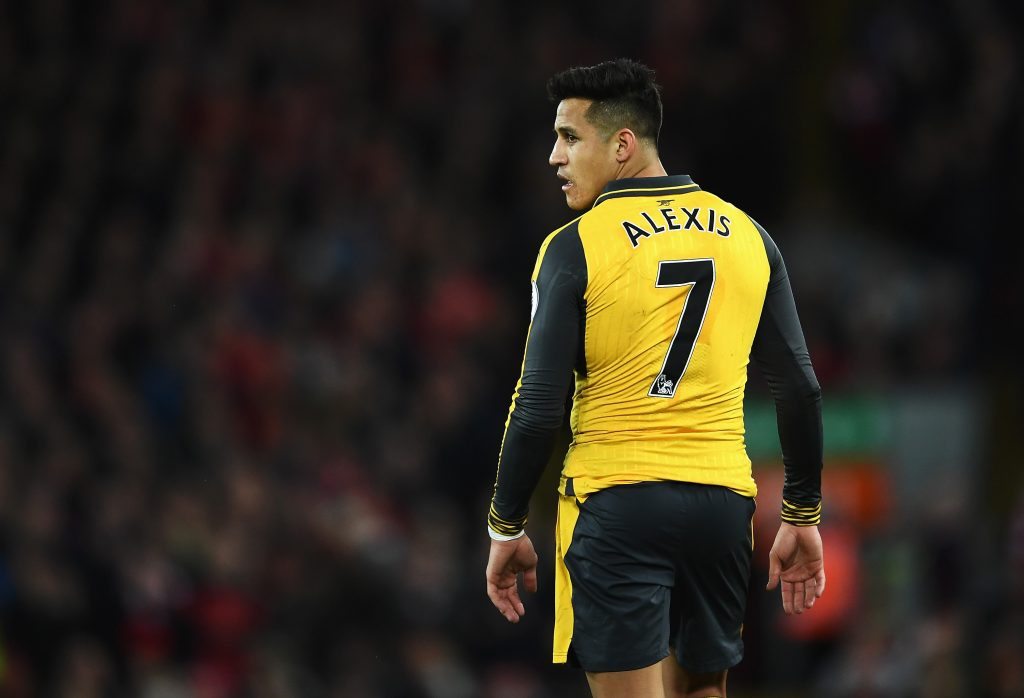 Alexis shows fans what good shape he's in