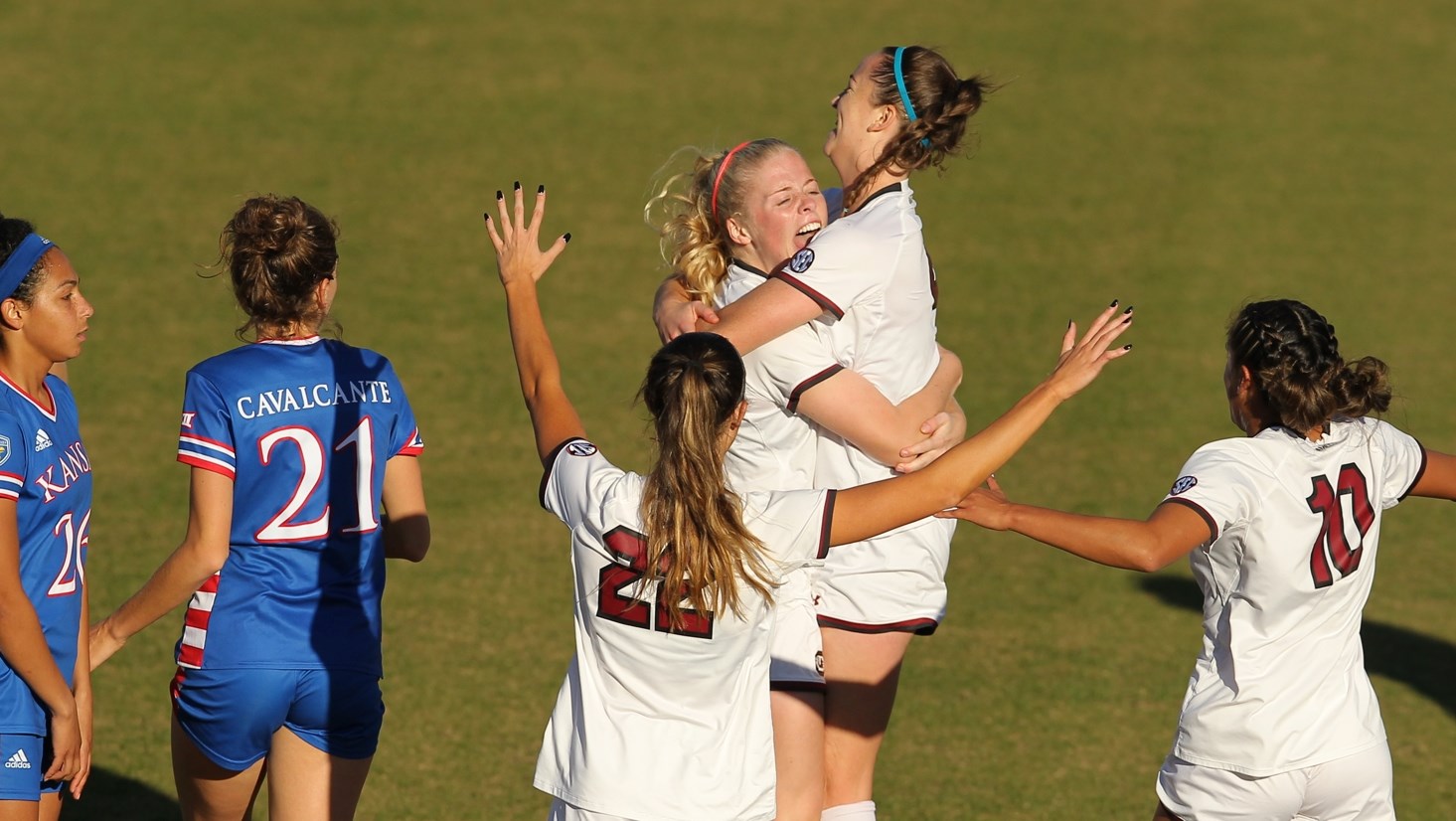 Grace Fisk to sign for West Ham women