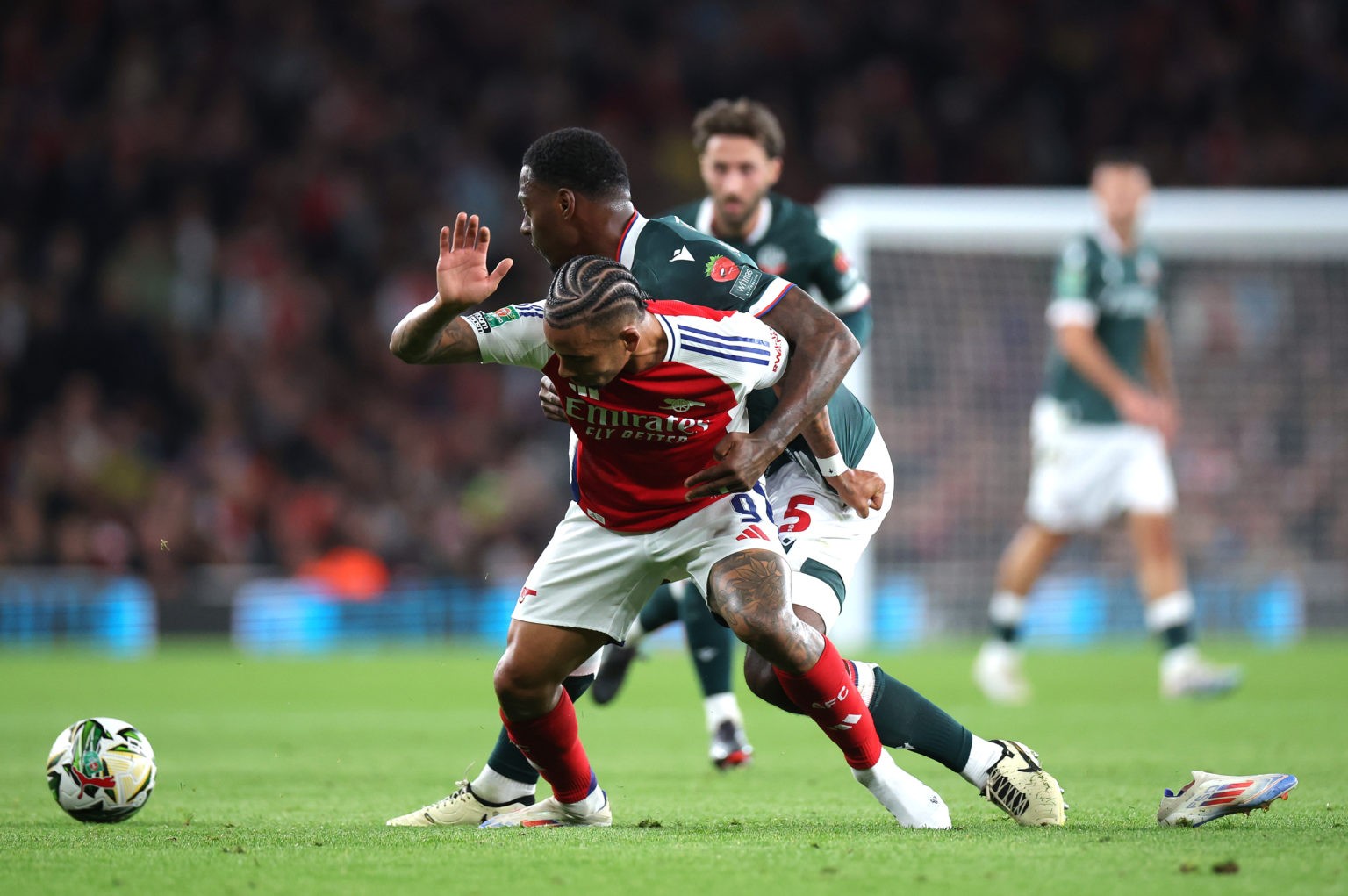 Arsenal consider 27yo sale in January to free space and funds