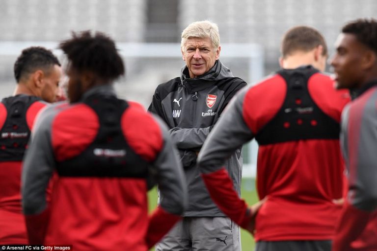 Pictures: Arsenal partake in indoor gym session