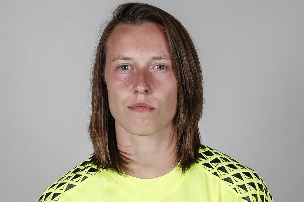 Official: Arsenal sign 26-year-old French goalkeeper