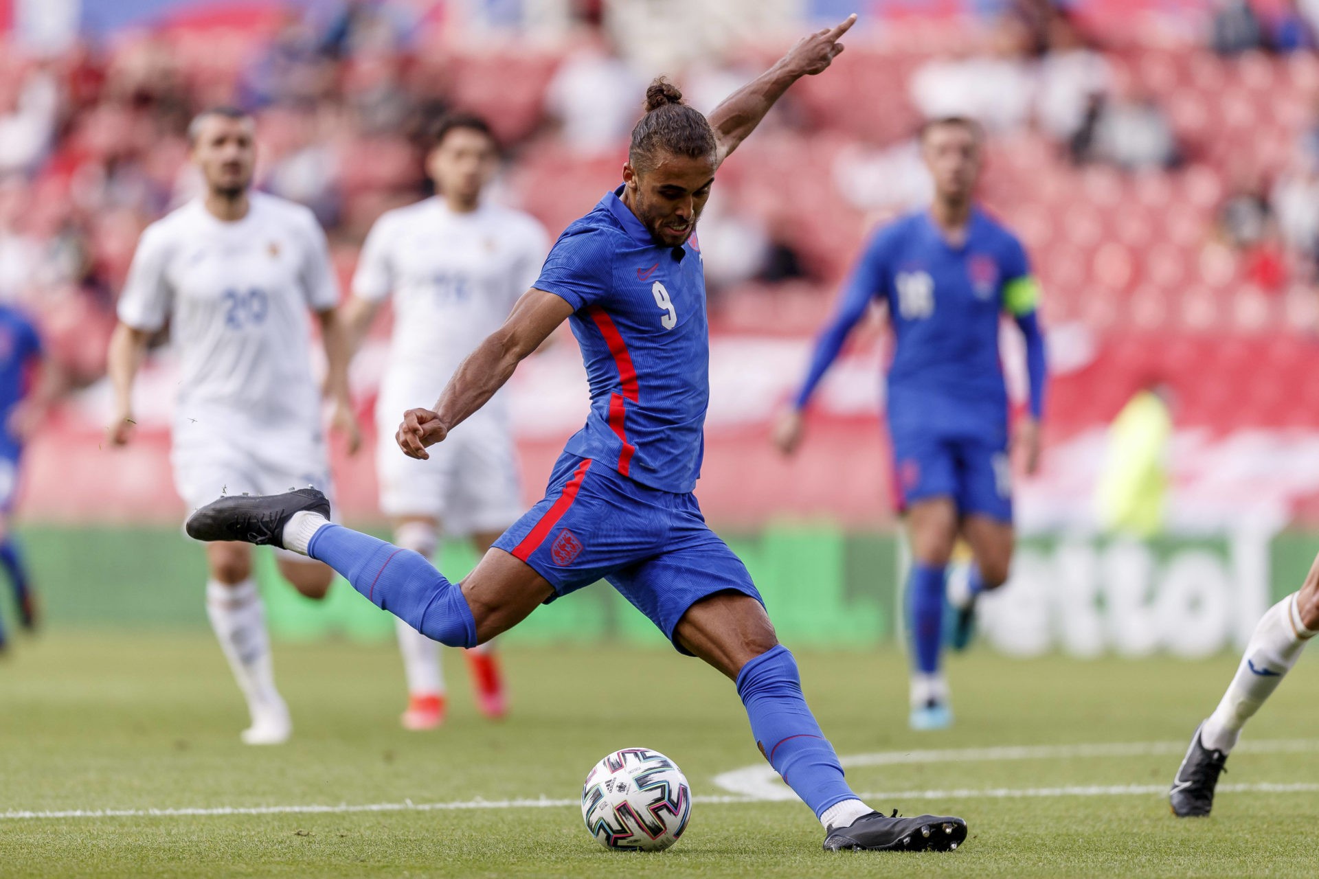 Arsenal keep tabs on Calvert-Lewin