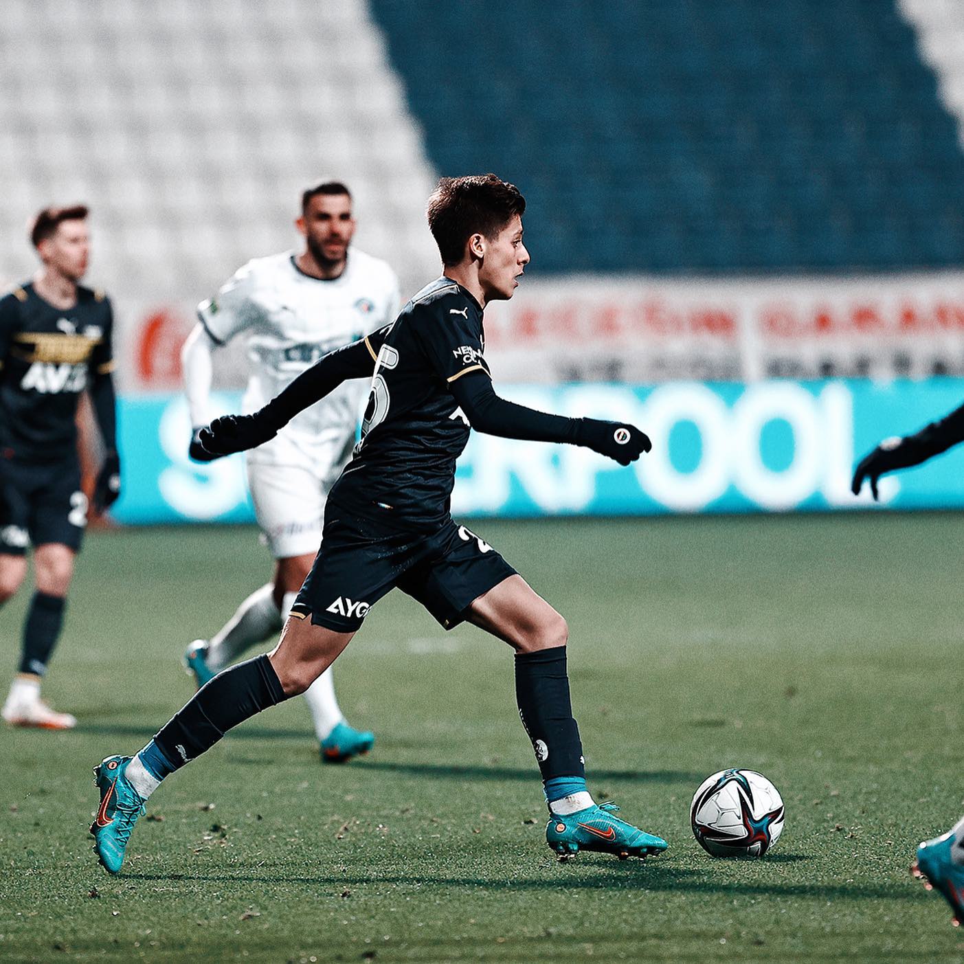 Coach confirms Arsenal offer for his former player