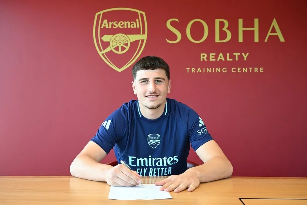 Arsenal confirm 7 new professional contracts